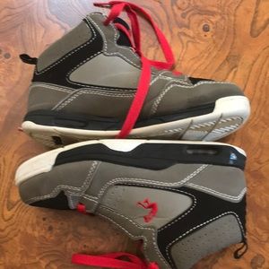 Shaq | Shoes | Shaq Basketball Shoes Boys Size 2 Grayred Leathe | Poshmark